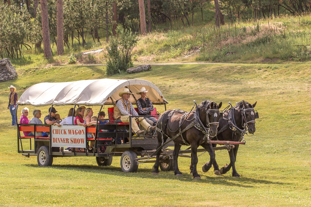 Horseback Riding & Dinner Show at Mt. Rushmore |Chuck Wagon Dinner Show
