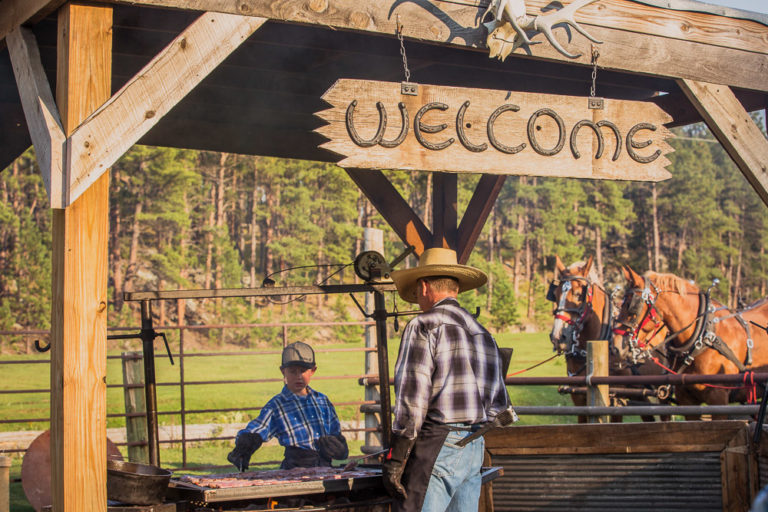 Horseback Riding & Dinner Show at Mt. Rushmore |Chuck Wagon Dinner Show
