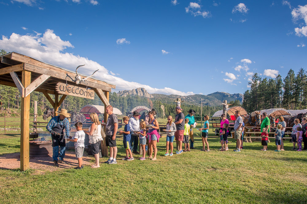 Horseback Riding & Dinner Show at Mt. Rushmore |Chuck Wagon Dinner Show