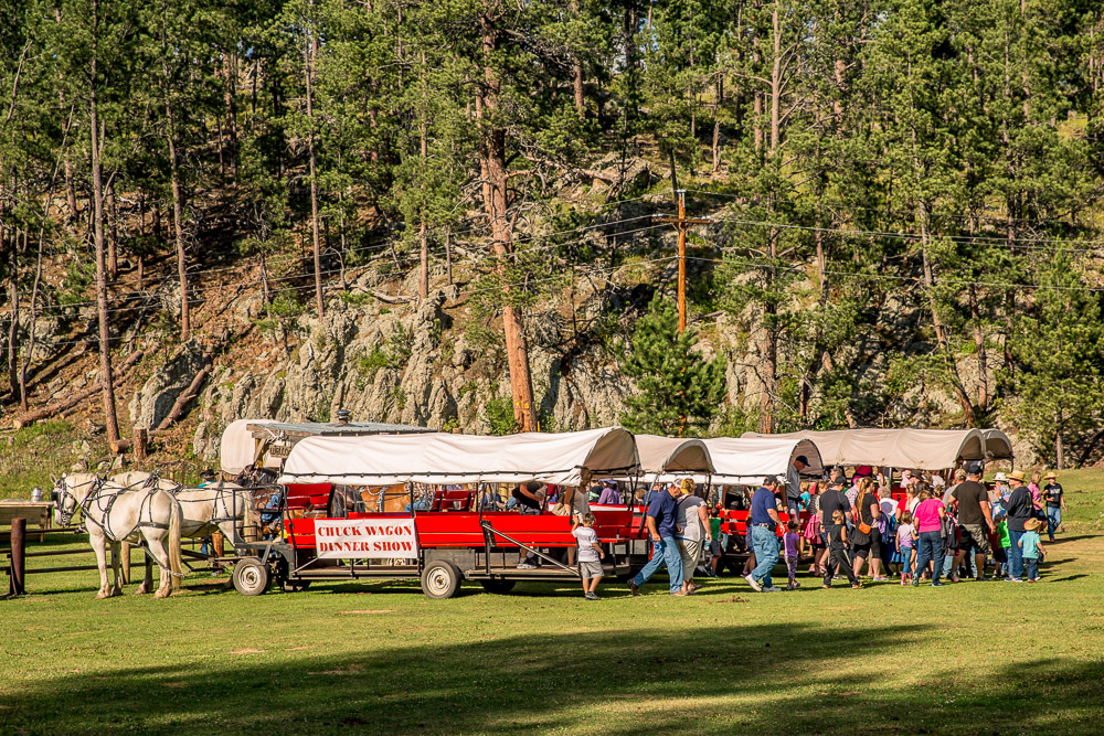 Horseback Riding & Dinner Show at Mt. Rushmore |Chuck Wagon Dinner Show